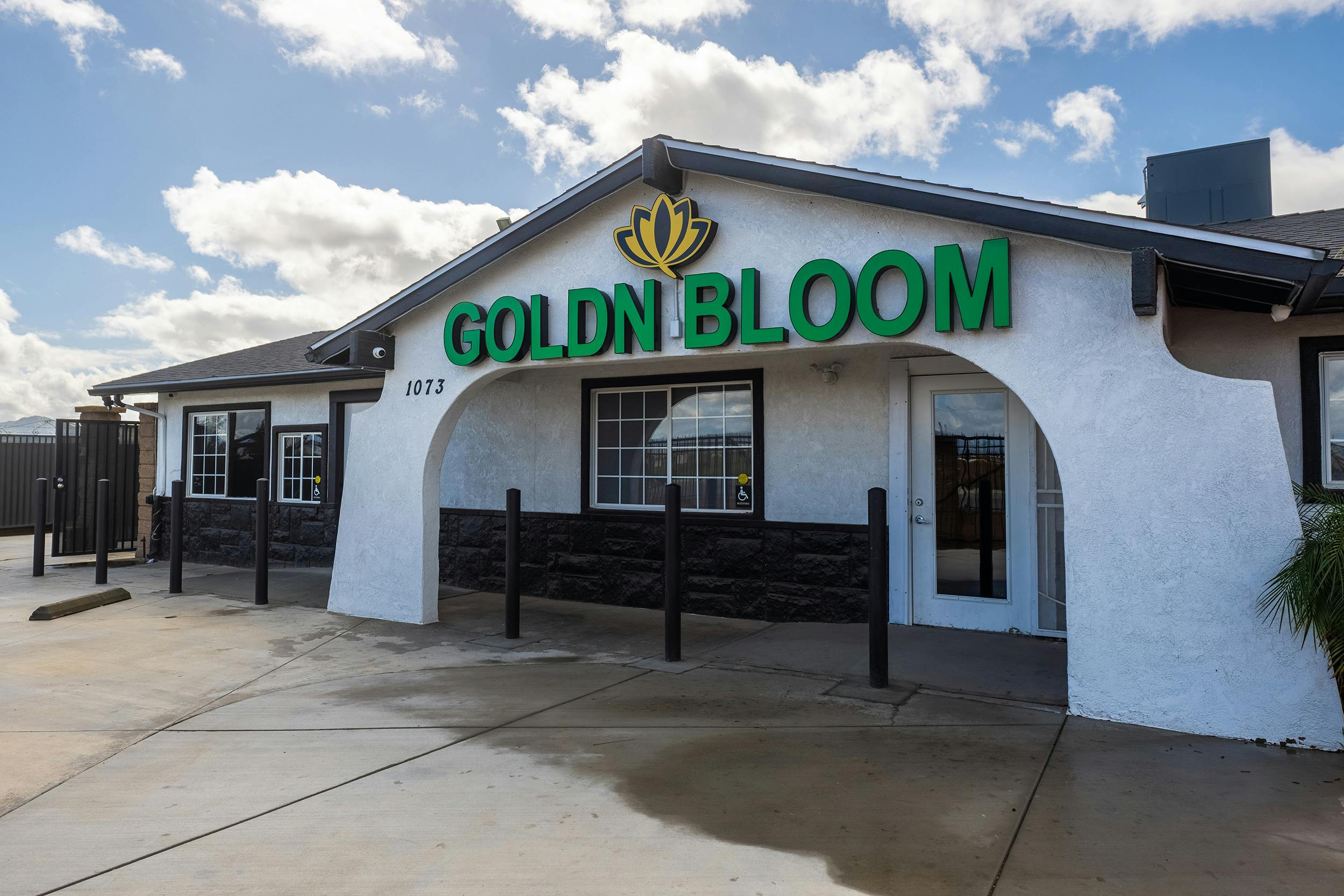 Goldn Bloom - Perris Menu, Reviews, Deals - Weed Dispensary in Perris ...