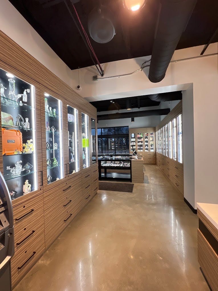 LIV Cannabis: Lansing Info, Menu & Deals - Weed dispensary Lansing ...