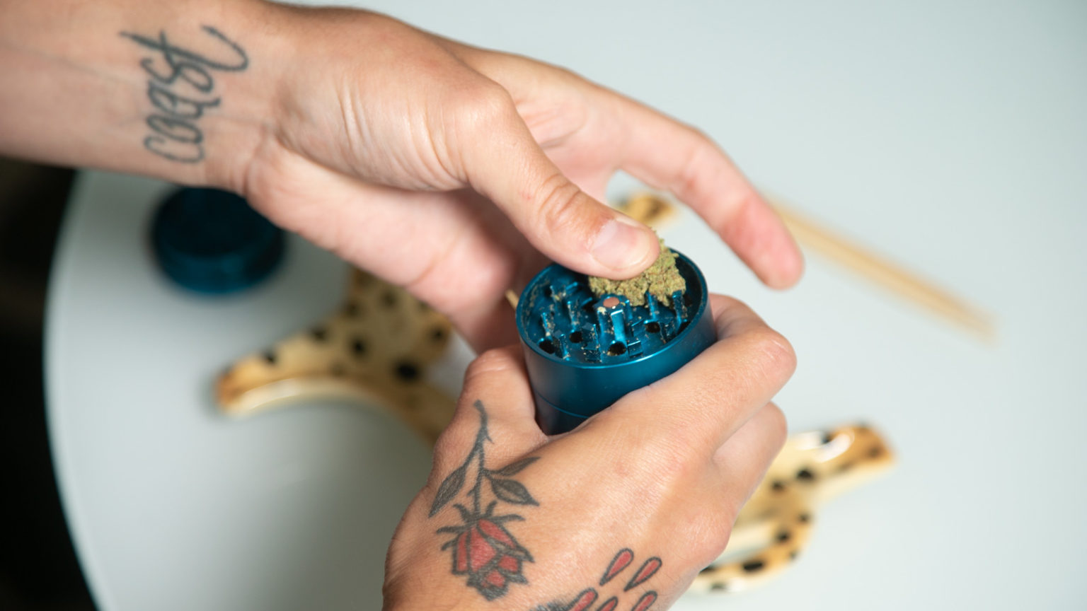 How to roll a joint | Weedmaps